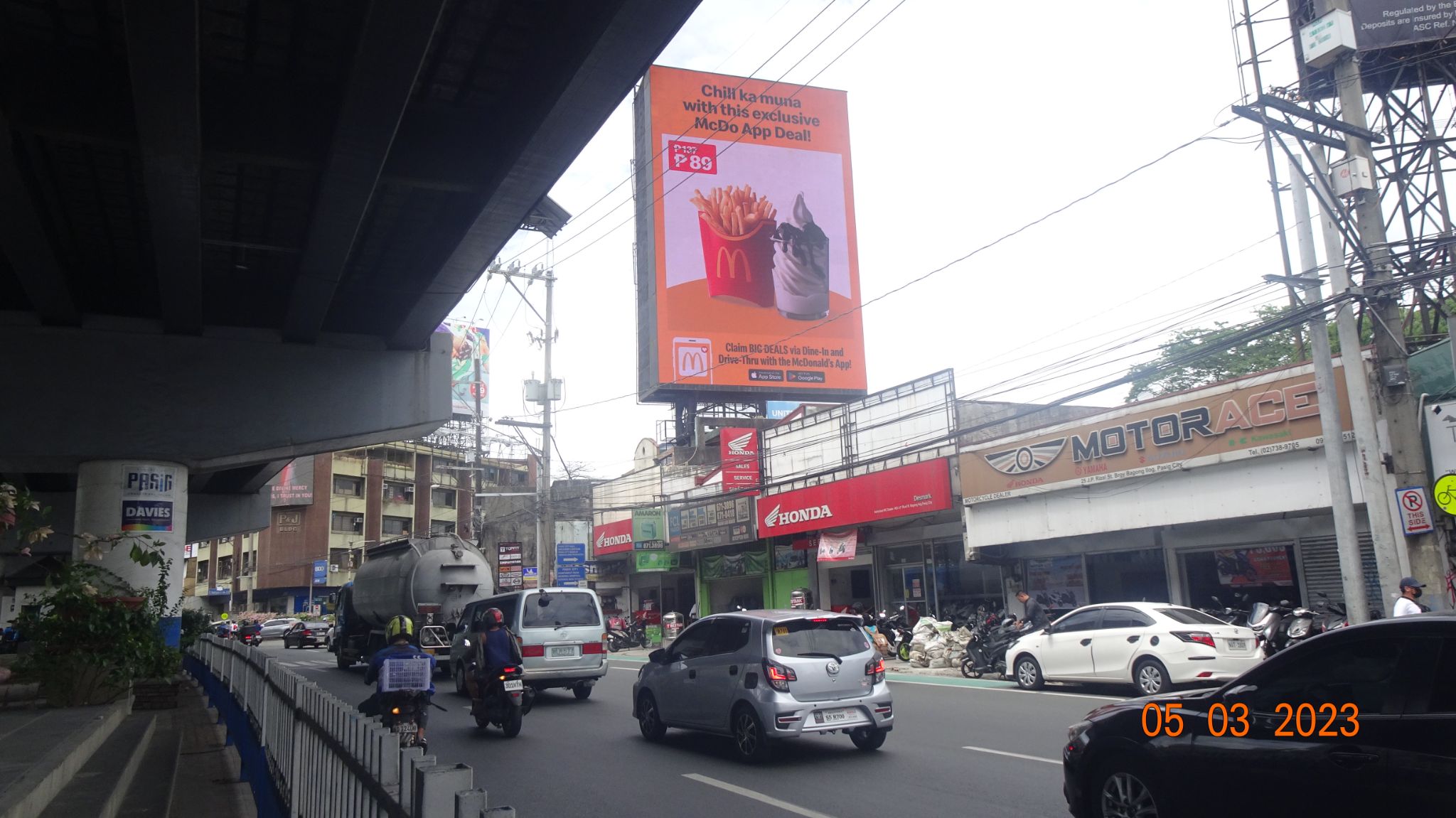 McDonald's Real-Time Weather Campaign: Dynamic DOOH Impact